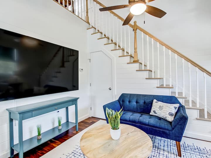 Steps To The Beach | King Beds | Pool Access - Tybee Island, GA