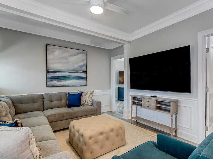 Steps To The Beach | King Beds | Pool Access - Tybee Island, GA