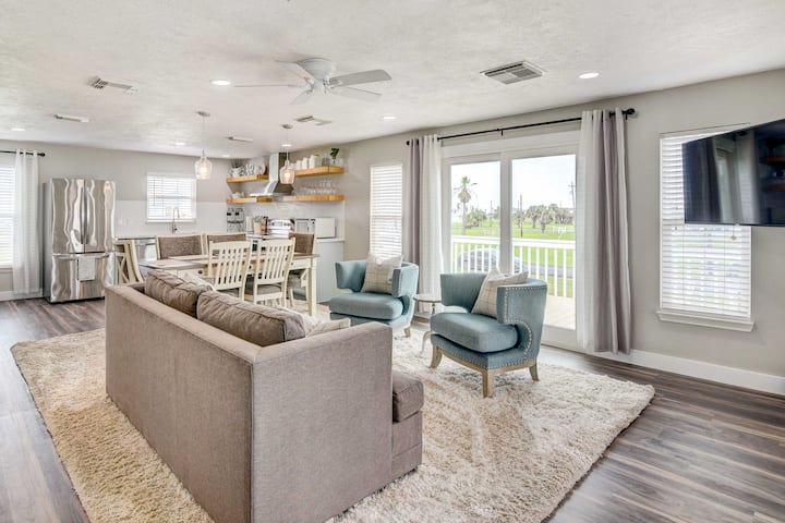 Walk To Beach & Bay: Galveston Home W/ Pier Access - Galveston, TX