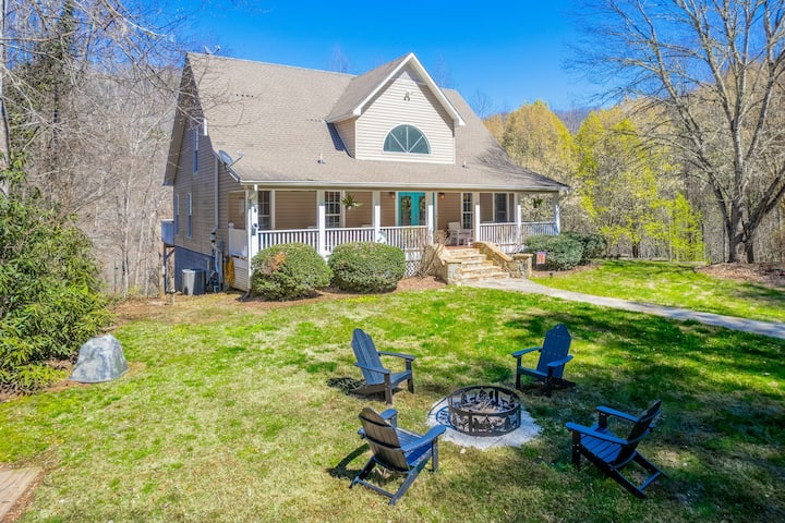 3br With Seasonal Mountain View & Fireplace - Bryson City, NC