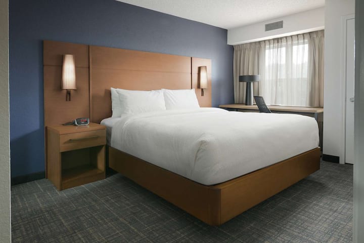 Great Amenities! Full Kitchen, Pool, Free Parking! - Stockyards Boulevard - Fort Worth