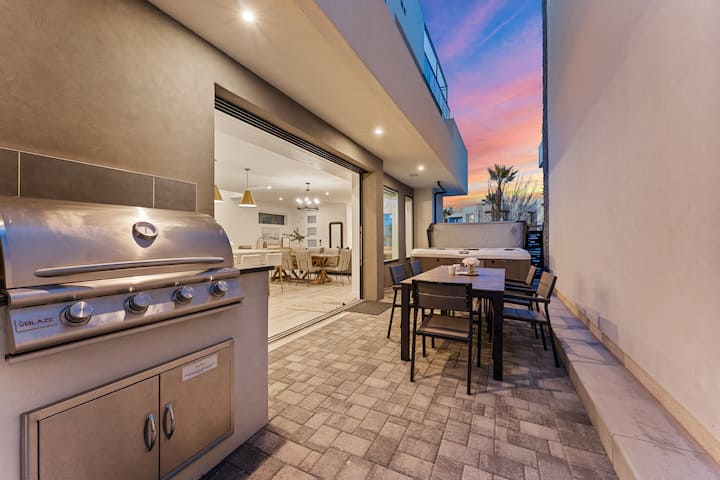 Always Sunny: Desert Color Lagoon + Beaches - United States