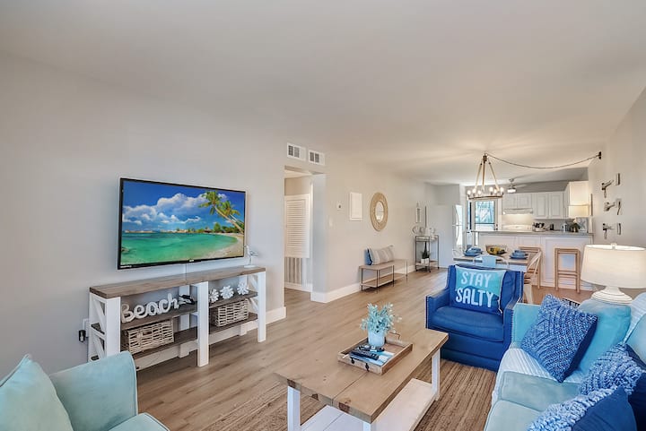 Venus 108-stay Salty | Gulf Front | Fab Amenities - Mary Esther, FL