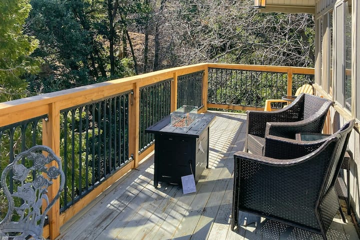 3br Tranquil Cabin Home With Balcony & Gas Grill - Crestline, CA