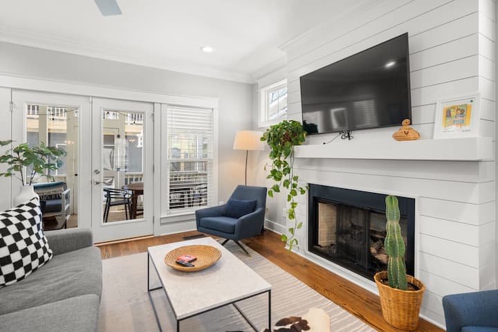 Patio Retreat -Sleeps 12 - East Nash Style! - Nashville, TN