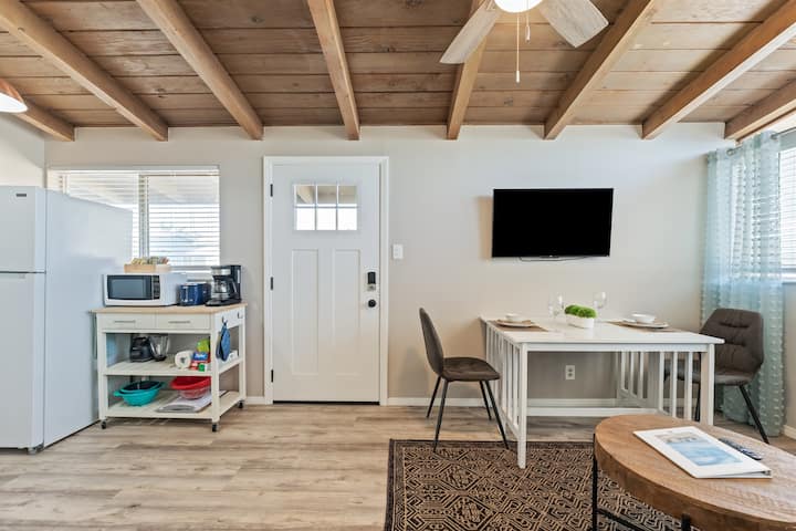 Sunny Nearly Beachfront Upper Loft-no Guest Fee! - Ventura, CA