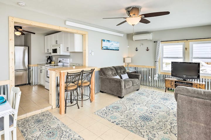 Lakefront Vacation Rental With Fire Pit & Dock! - Lake Poinsett, SD