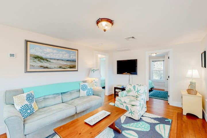 Inviting Cottage With Golf Nearby, Central Ac - Old Silver Beach, MA