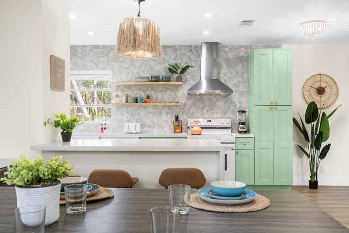 7 Beds Walk 2 Beach | Great For Families & Groups - Pompano Beach, FL