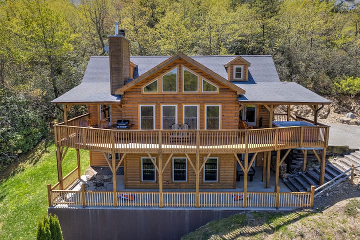 Amazing Views | 3 Br Cabin | Gameroom | Hot Tub - Black Mountain, NC