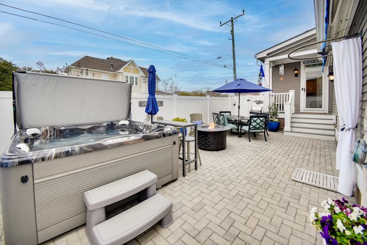Spacious Norfolk Home W/ Private Hot Tub! - Virginia Beach, VA