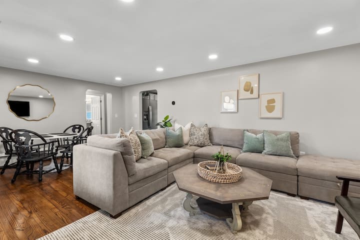 New! Relaxing & Peaceful 2 Br Flat | Top Location - Sterling Heights, MI