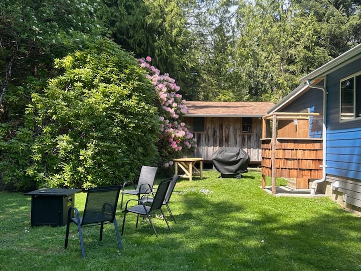 Forest Edge Cottage-short Drive To All Beaches - Tofino