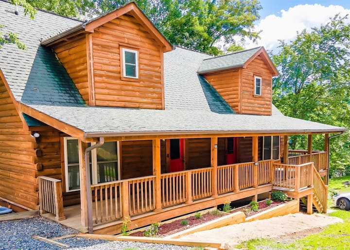 6br Log Cabin | Walk To Downtown | Mountain Views - Blue Ridge Mountains