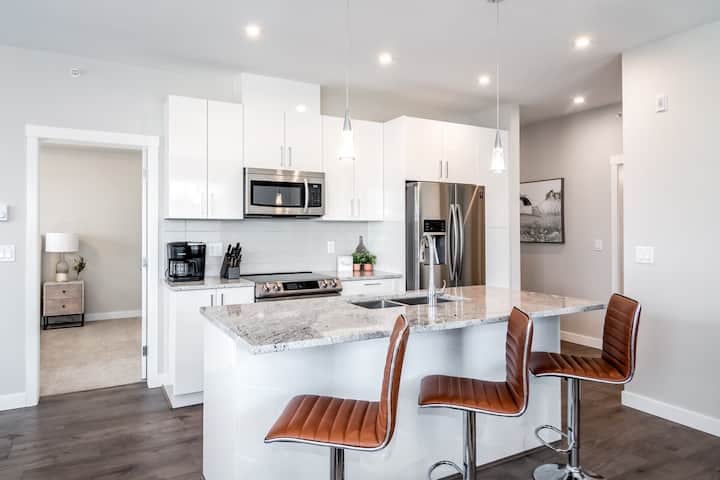 Luxury 180 Mountain View W/ 2 King Beds - Chilliwack