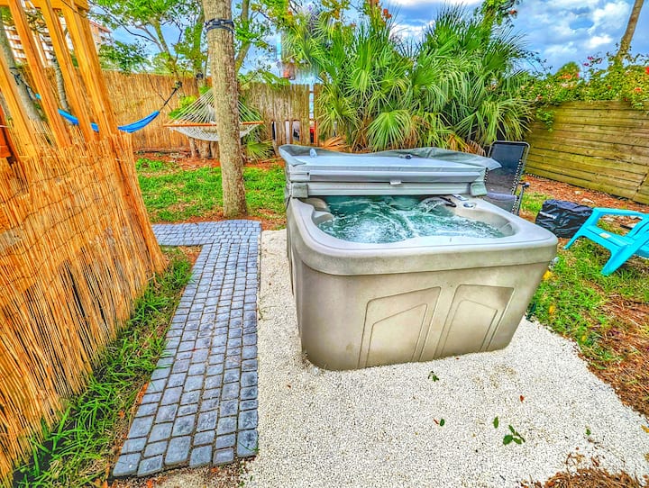 Dual Duplex Paradise ~ 2 Hot Tubs ~ River View - Titusville, FL