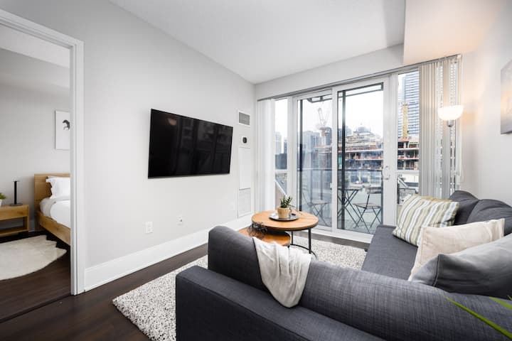 Sleeps 6 | Free Parking | Walk To Rogers Centre - Toronto