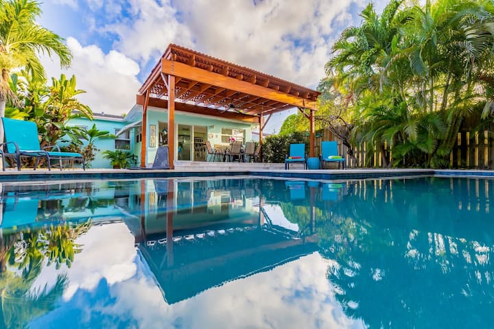 Fun Family-friendly Poolside Escape Near Beach - Dania Beach, FL