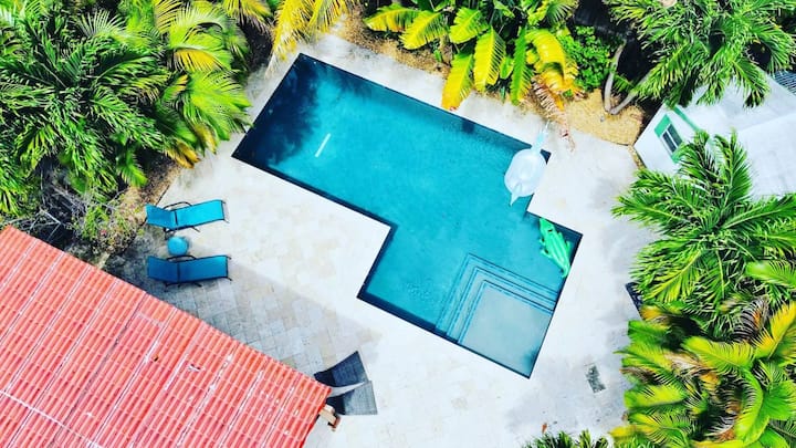 Stylish Pool Home Near Beach | Family-friendly Fun - Dania Beach, FL