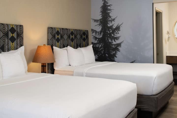 3 Comfortable Units! Outdoor Pool, Pets Allowed! - Port Angeles, Washington