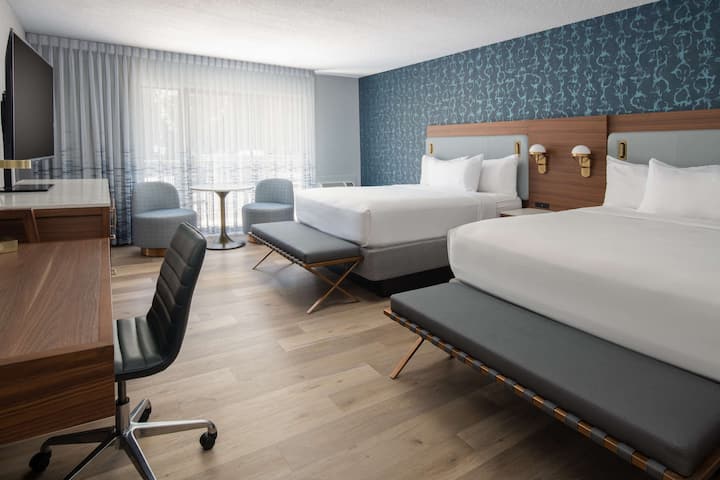 Rare Find! Outdoor Pool, Parking, Pets Allowed! - Port Angeles, WA