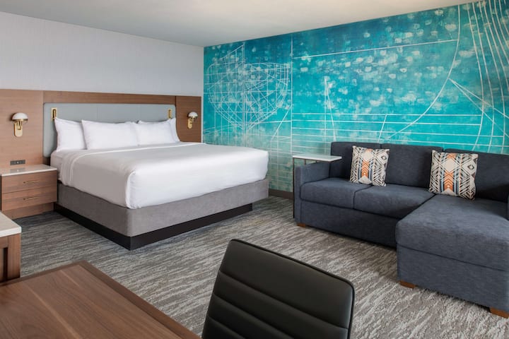 Family Getaway! Pool, Free Parking, Pets Allowed! - Port Angeles, Washington