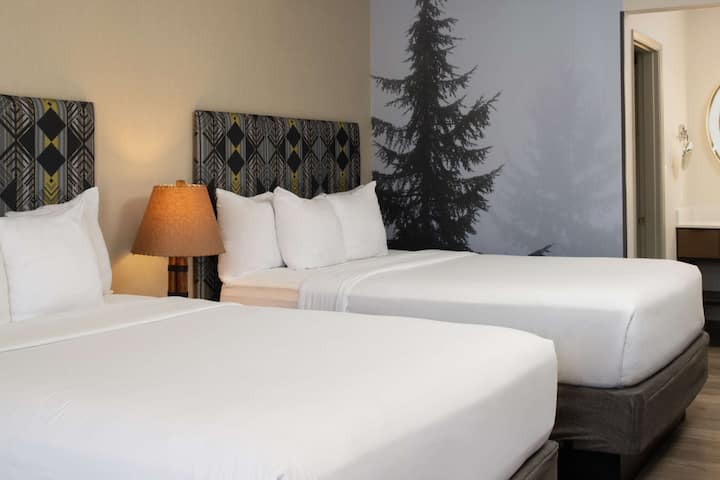 Pleasant Stay! Outdoor Pool, Pets Allowed! - Port Angeles, Washington
