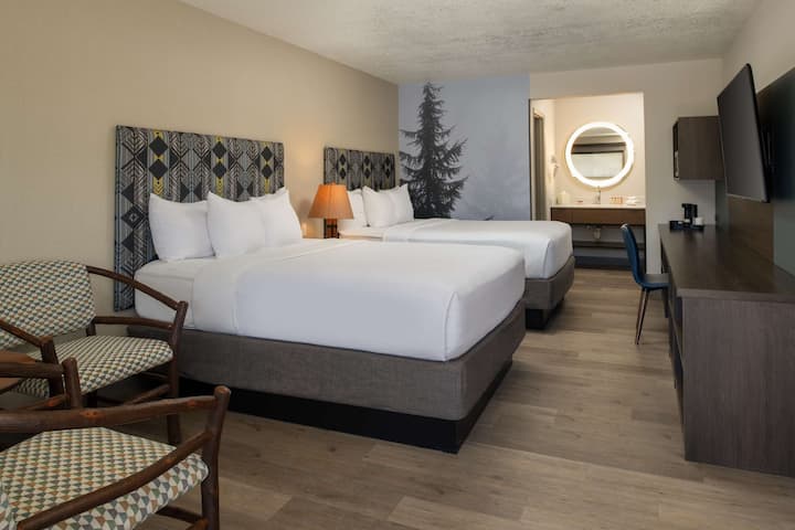Relaxing Stay! Outdoor Pool, Parking, Pets Allowed - Port Angeles, Washington