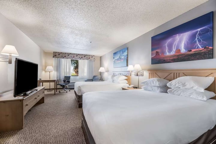 Pet-friendly Property! Free Parking, Outdoor Pool! - Avondale, AZ