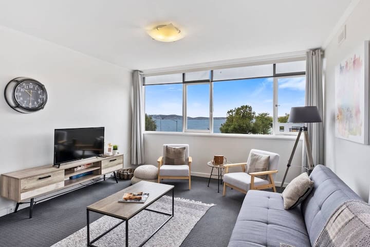 Scandi-chic Riverside Hideaway Near Attractions - Hobart