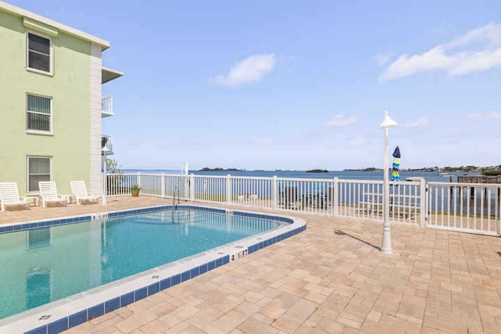 Waterfront Views, Heated Pool & Pier Access! - Dunedin, FL