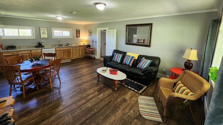 Mountain Point Of View Cottage - Monteagle, TN