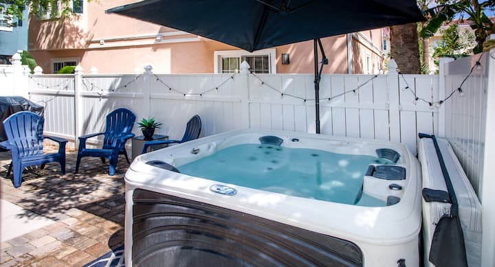 Beachside Home | Hot Tub & Bikes - Jacksonville Beach, FL