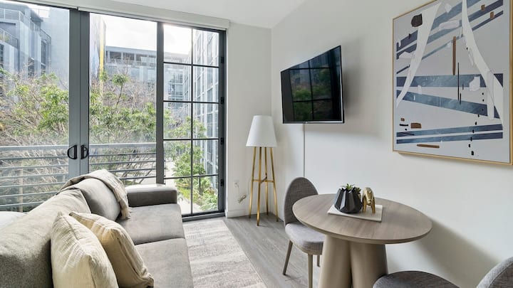 The Juliet • Vibe 8693 - Miami, FL