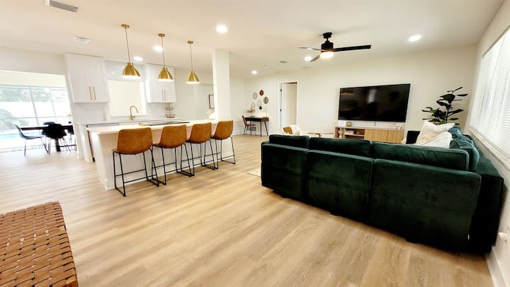 Twin Oaks Retreat Heated Pool 5bed 3bath Remodeled - Clearwater, FL