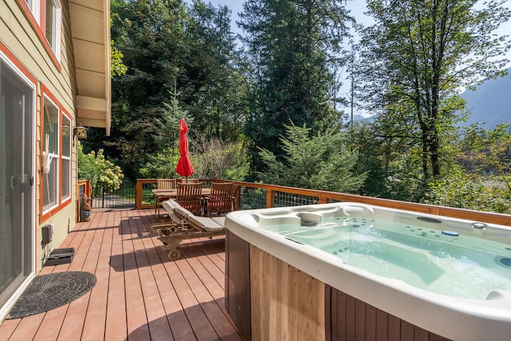 Galena's Getaway 2.0: W/ Hot Tub & River Access - Index, WA
