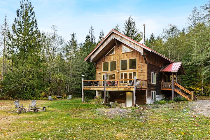Great Northern Demi Lodge - Private, Sleeps 4 - Skykomish, WA