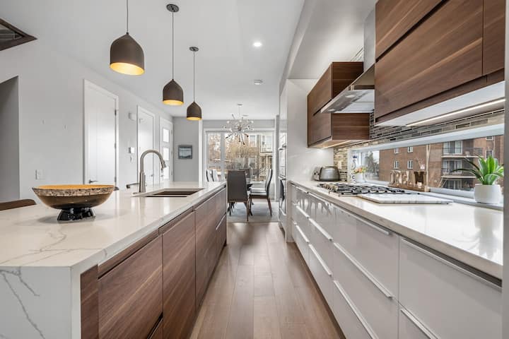 Exquisite Escape 3 Bdrm 8 Guests Spa-like Bath Ac - Calgary