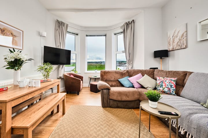 Dunluce Green 2 ~ Amazing Giant Home By The Coast! - Portrush