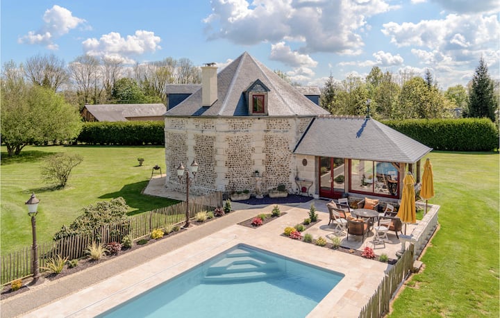 Nice Home In Morainville Jouvaux - Eure