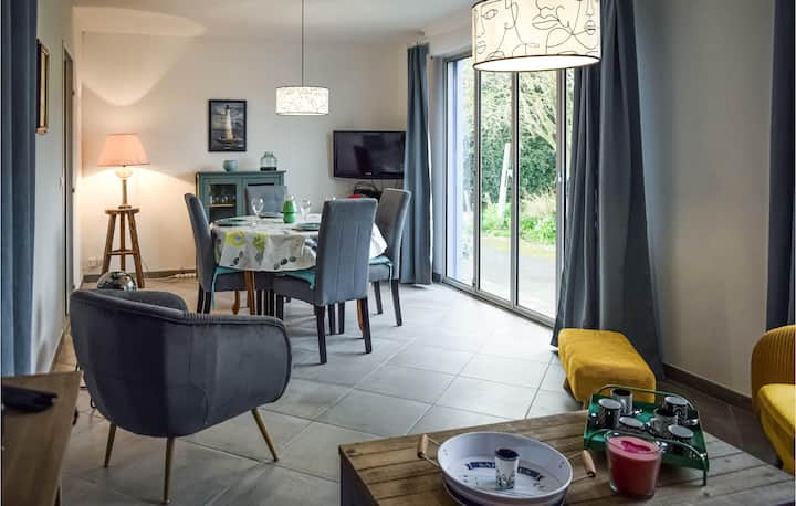 Awesome Home In Paimpol With Kitchen - Île-de-Bréhat