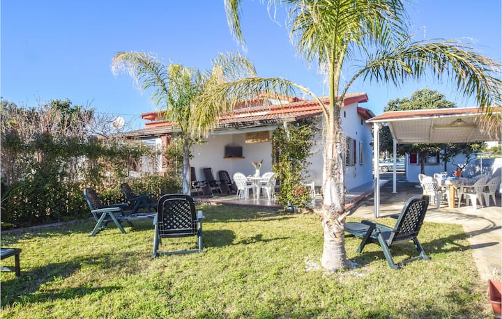 3 Bedroom Beautiful Home In Ricadi - Calabre