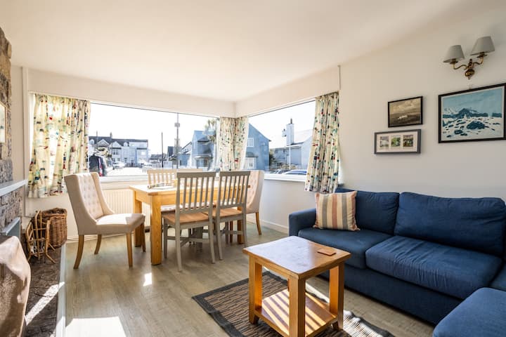 Marimar Beautiful Sea View Holiday Home - Rhosneigr