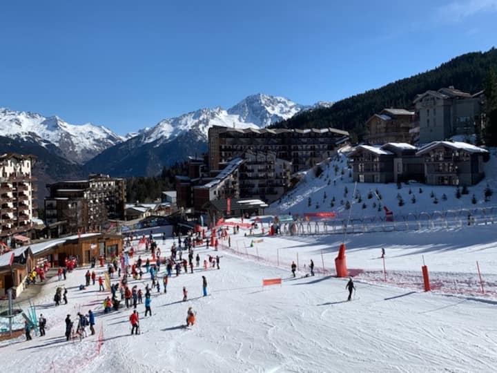 Apartment With Balcony At The Foot Of The Slopes - Courchevel Le Praz, France