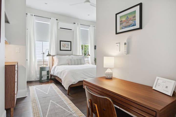 Charming Downtown Suite, Fireplace, Private Porch - 찰스턴