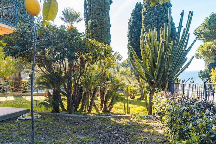 Lemon Apartment With Garden And Sea View - Ventimiglia