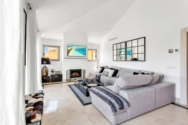 Marina Penthouse, Sea View, Walk To Beach & Shops - Sotogrande