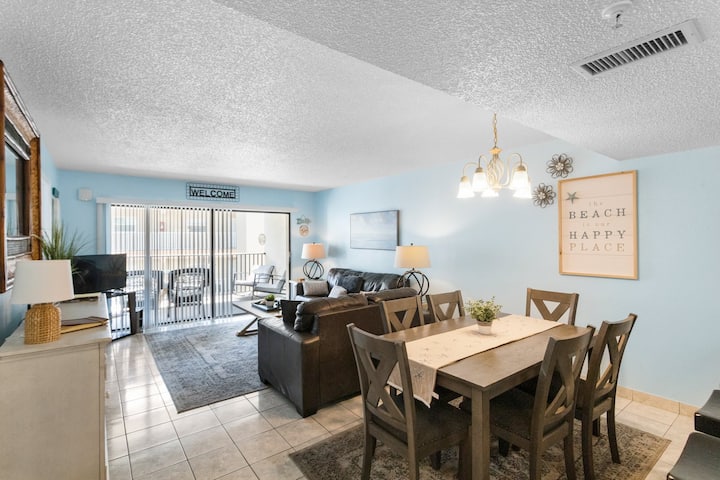 #409 Sandy Shores Updated 2b 2b W/ Balcony - Madeira Beach, FL