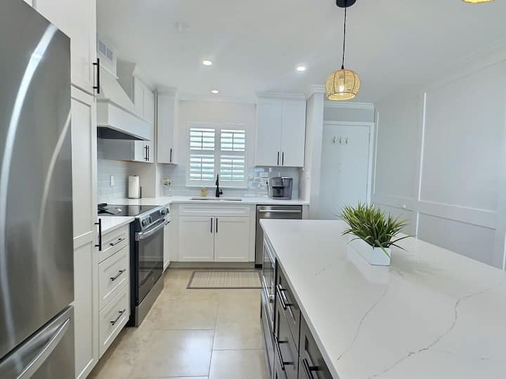 No Hurricane Damage Condo At Vista Hermosa - Siesta Key, FL