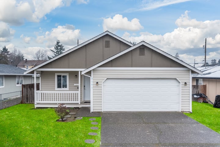 Central Tacoma Family Hub 2 Mi From Dome W/ Ac - Tacoma, WA